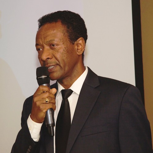 Family, friends pay last respects to legendary soccer player Mohamed Ali